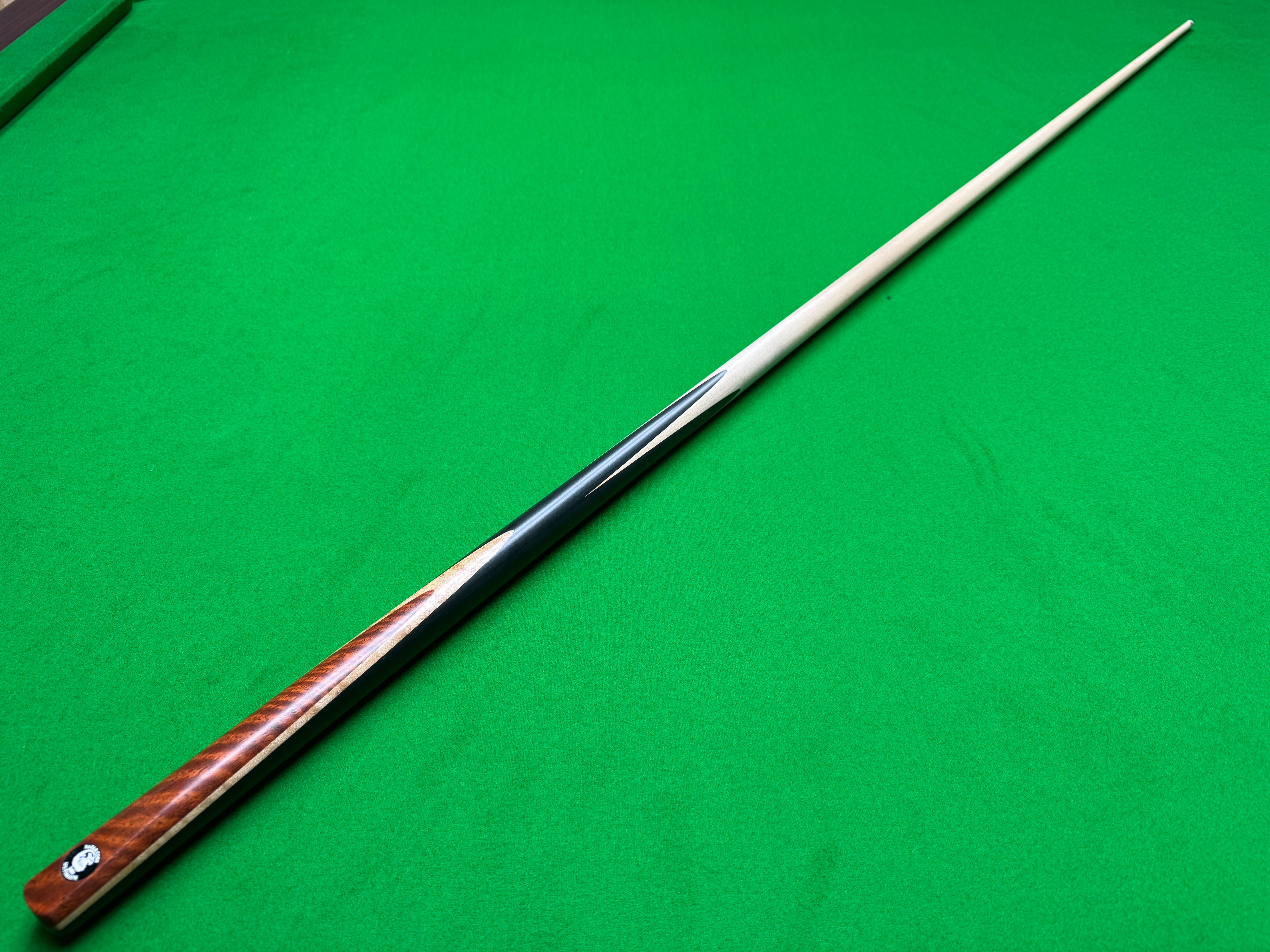 Eagle Ultimate 2020 – 1PC Maple Cue – 9.3mm – 58" – The Snooker Shop